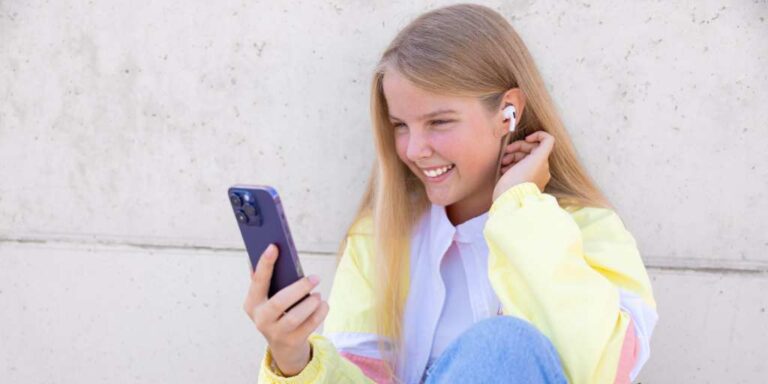 How to Create a Family Texting Contract for Safe Messaging